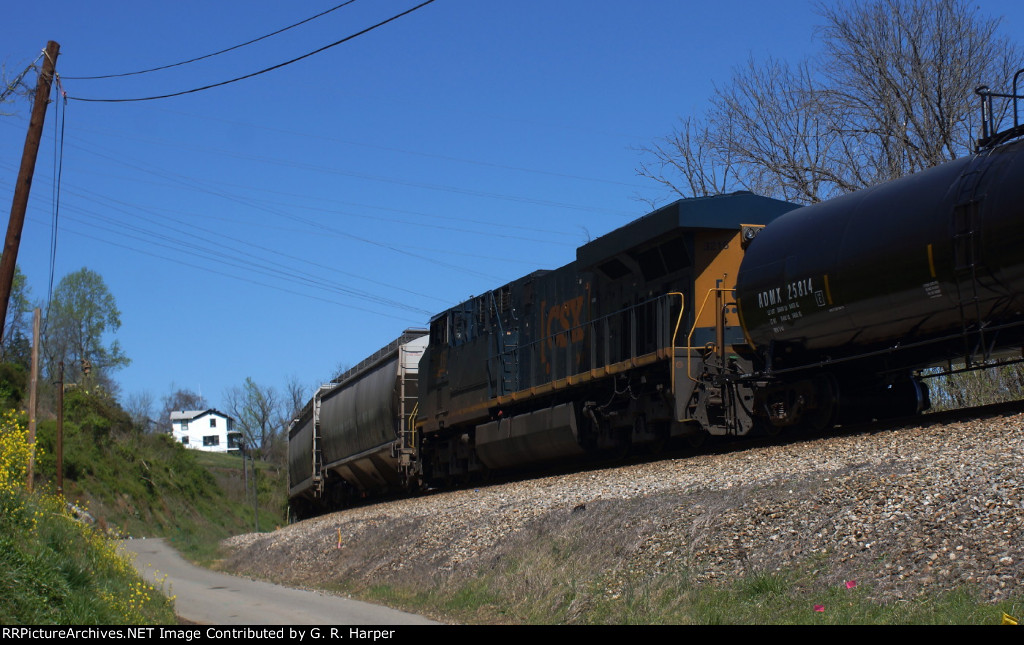 CSXT 3216 is train H750's mid-train DPU today